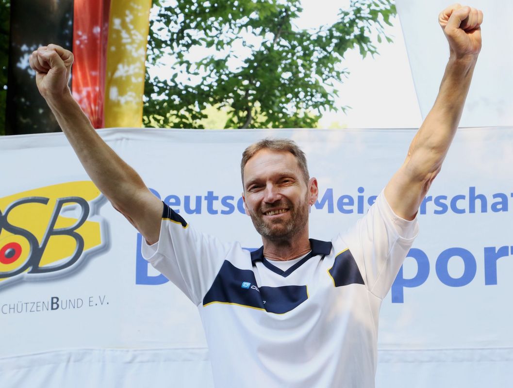 Hessischer Schützenverband e.V.: Jens Asbach macht das Dutzend voll ...